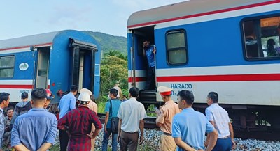Tàu SE6 trật bánh ở Lăng Cô