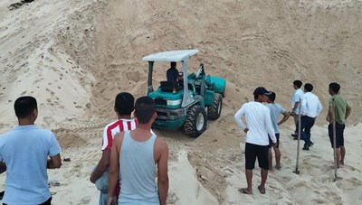 Một học sinh tử vong do cát lấp khi chơi với nhóm bạn