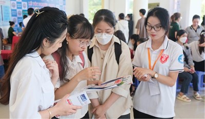 Hue University: Promoting internal resources to develop into a National ...