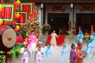 Spring festival at Huyen Tran Temple