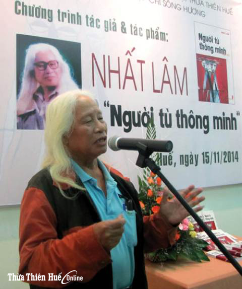 Bềnh bồng tóc trắng theo mây